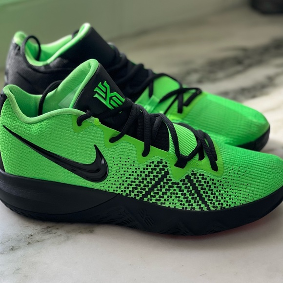 Nike | Shoes | Nile Kyrie 1 Flytrap Rage Green Size 1 | Poshmark